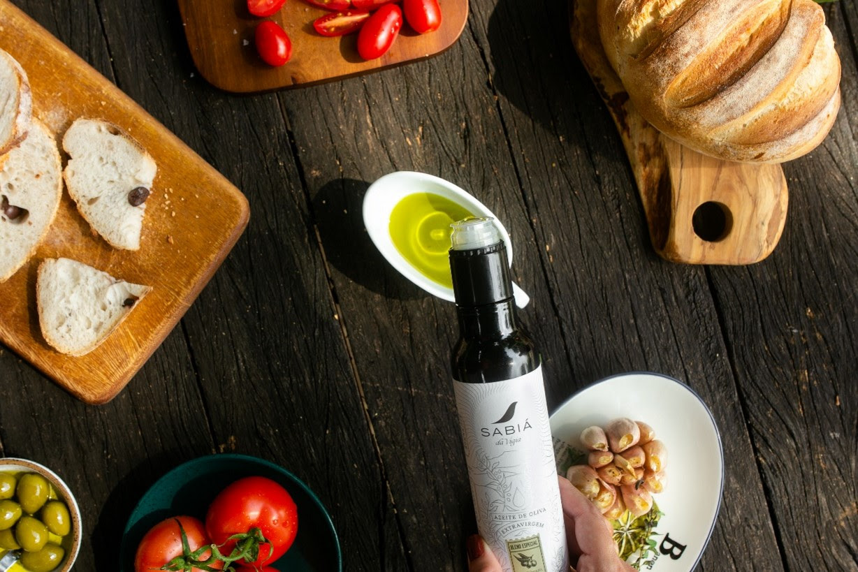 Azeite Sabiá é eleito o melhor monovarietal médio do Mundo pelo guia ...